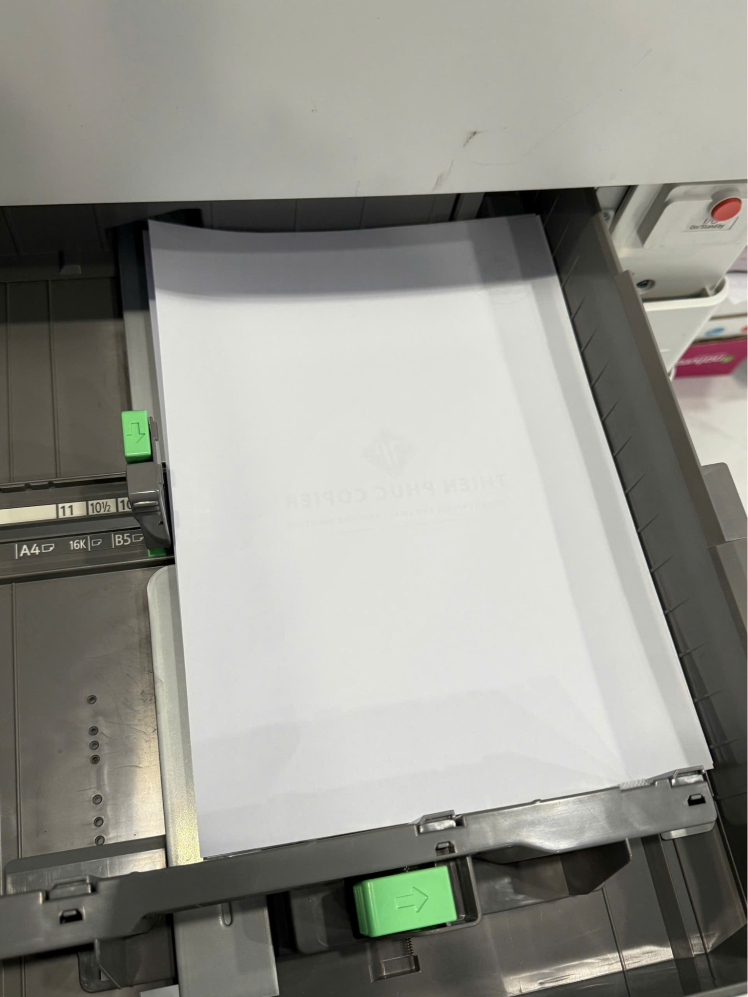 Setup Giấy Có Sẵn Logo/Watermark Vào Khay Máy Photocopy